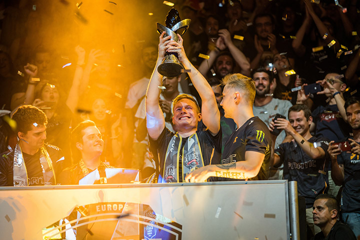 LoL : Broxah resigne chez Fnatic pour 2019 - Breakflip