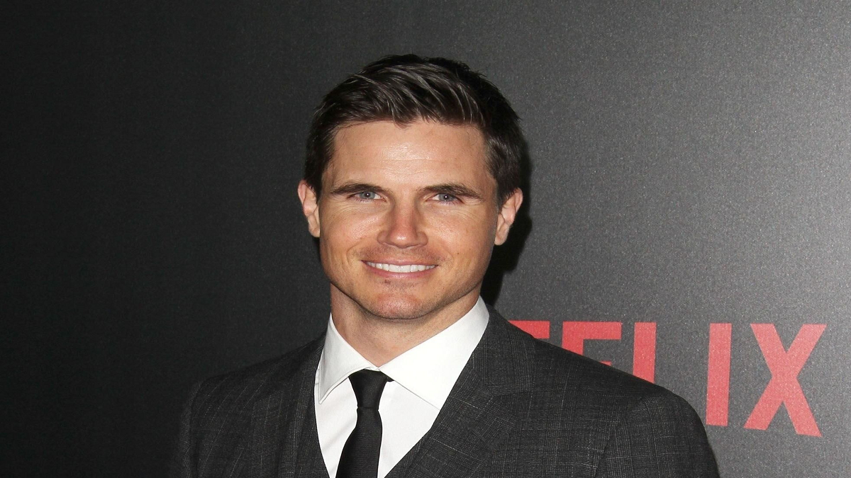 Robbie Amell The Witcher Tout Ce Que Vous Devez Savoir Sur Lui Et Son Personnage Gallatin