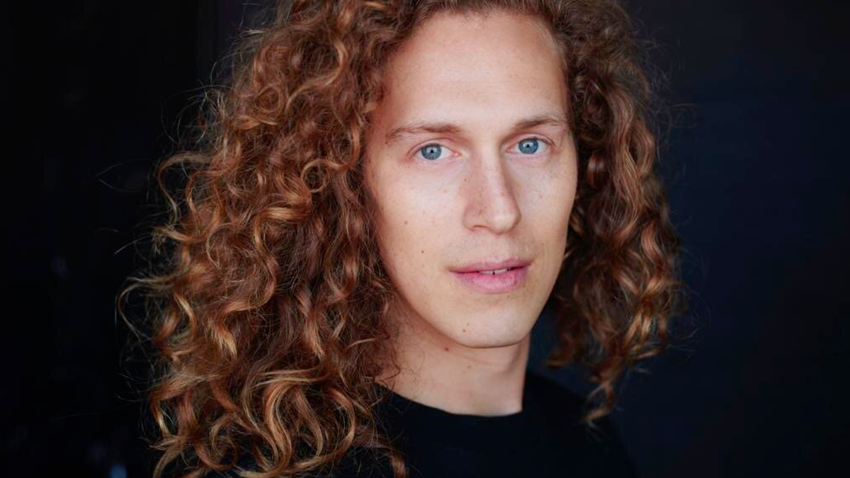 Smack One Piece Live Action : Qui est Len-Barry Simons et son ...